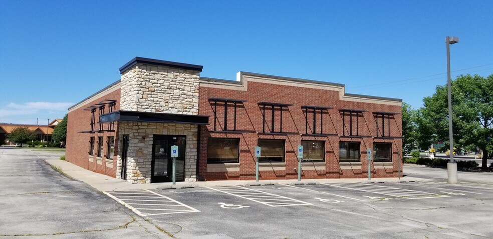 3040-1 E College Ave, Appleton, WI 54915 | LoopNet