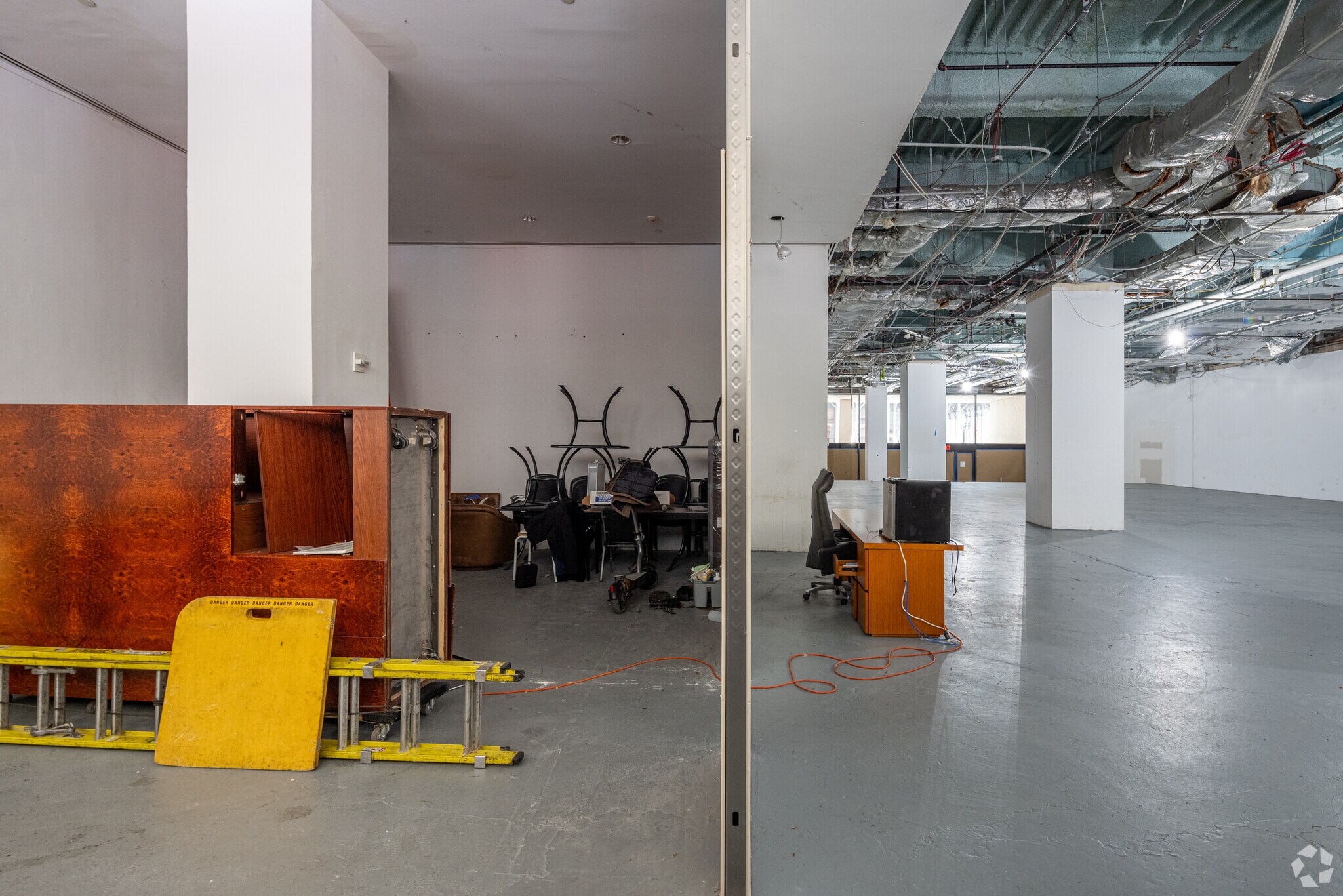 9 W 57th St, New York, NY 10019 - 9W57 | LoopNet