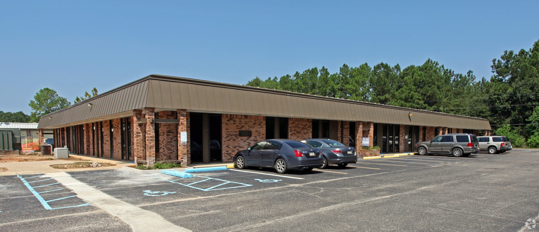 208 Highland Park Plz, Covington, LA 70433 - Office for Lease | LoopNet