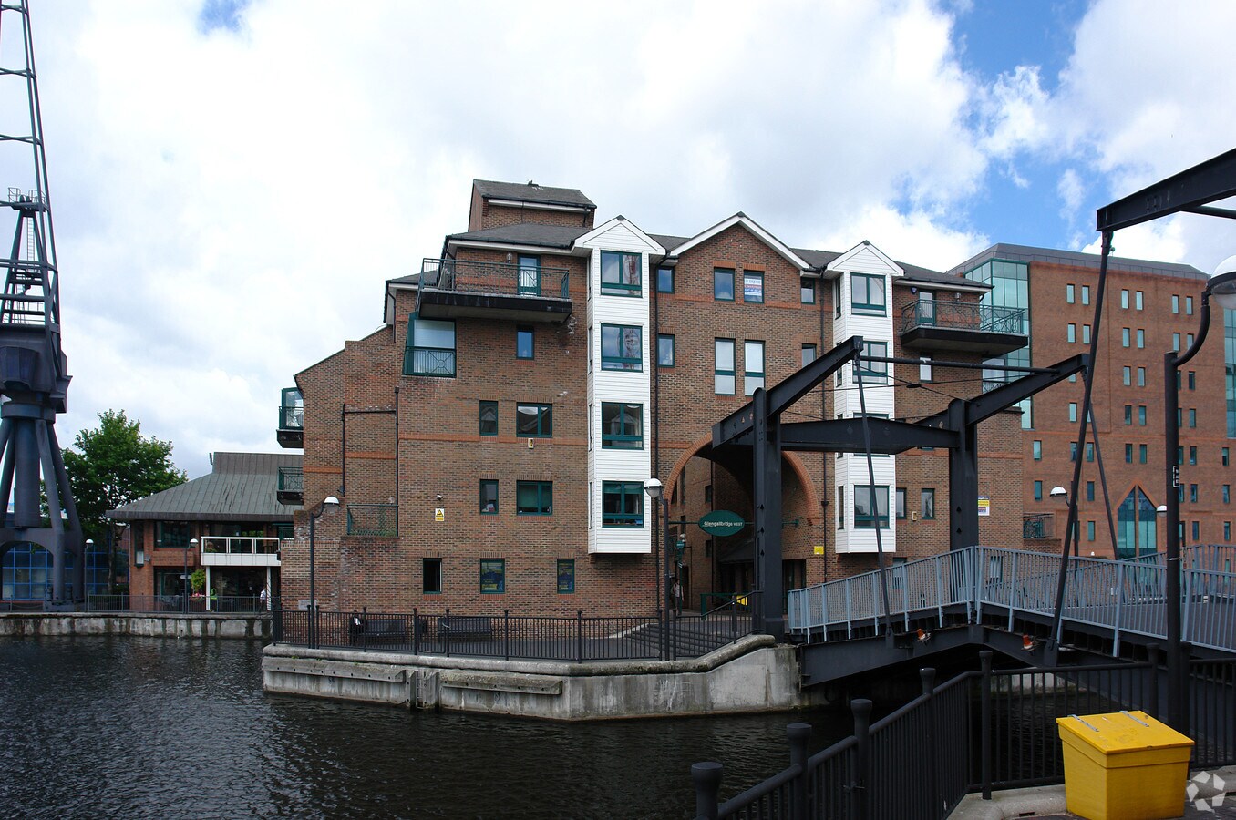 19 Pepper St, London, E14 9RP | LoopNet