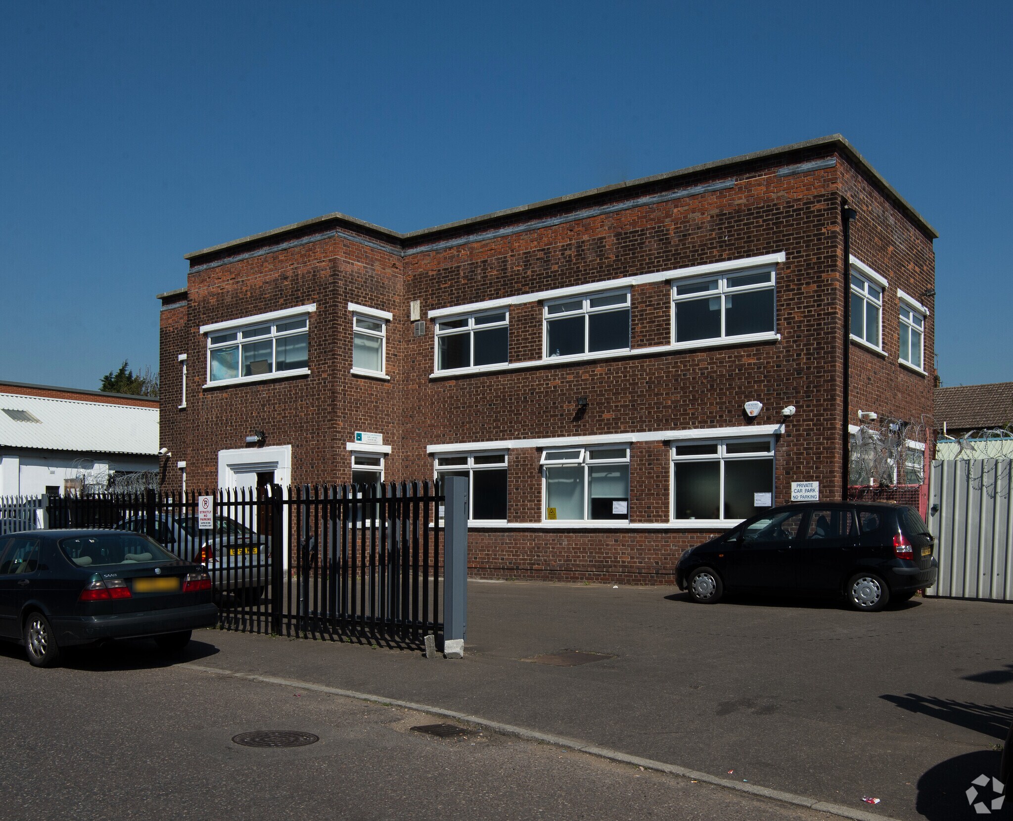 18 Raven Rd, London, E18 1HW | LoopNet
