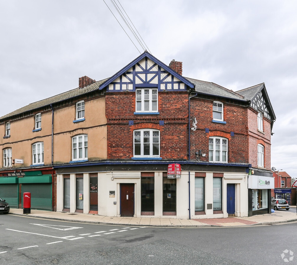 8-11 Market Pl, Normanton, WF6 2AU | LoopNet