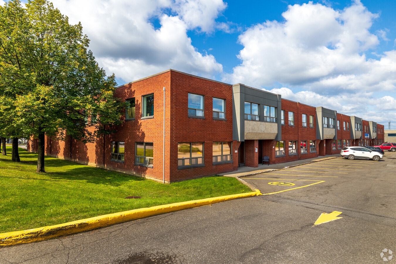 8975-8987 Rue Robert-Armour, Montréal, QC H1E 6J7 | LoopNet