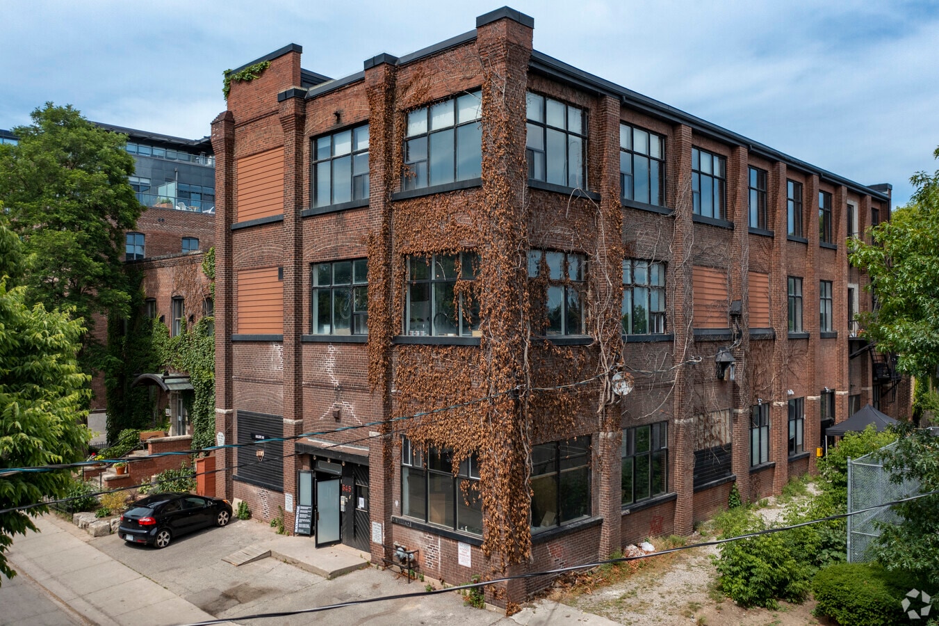 345 Sorauren Ave, Toronto, ON M6R 2G5 | LoopNet