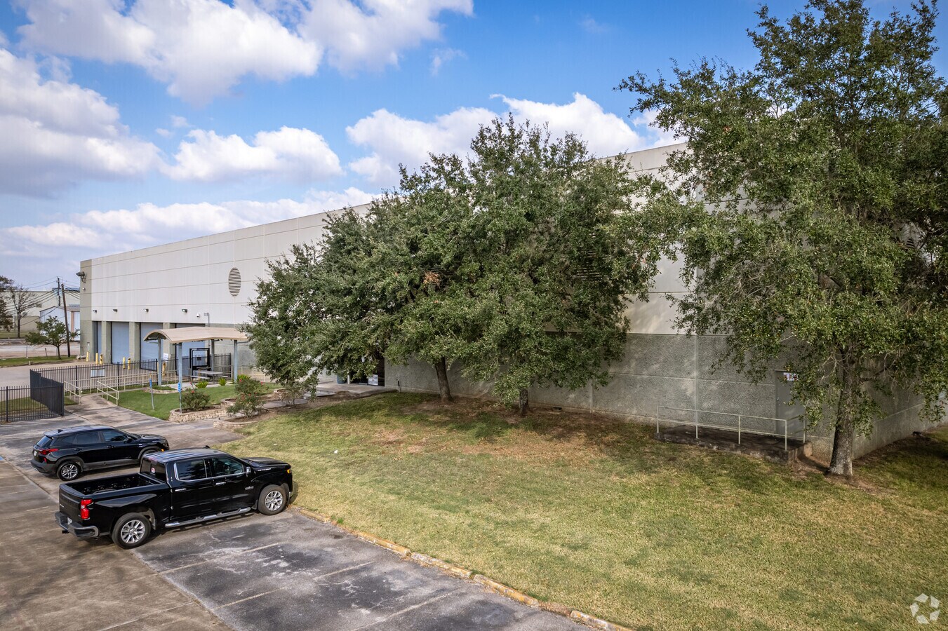 9353 Center Point Dr, Houston, TX 77054 | LoopNet