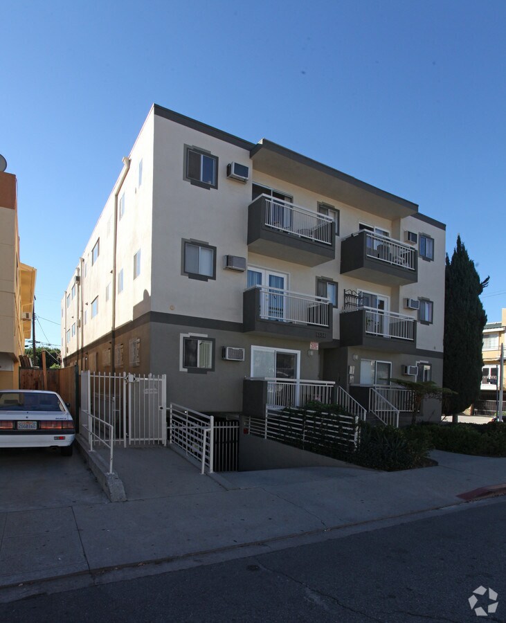 6556 La Mirada Ave, Los Angeles, CA 90038 | LoopNet 6556 La Mirada Ave, Los Angeles, CA 90038 | LoopNet