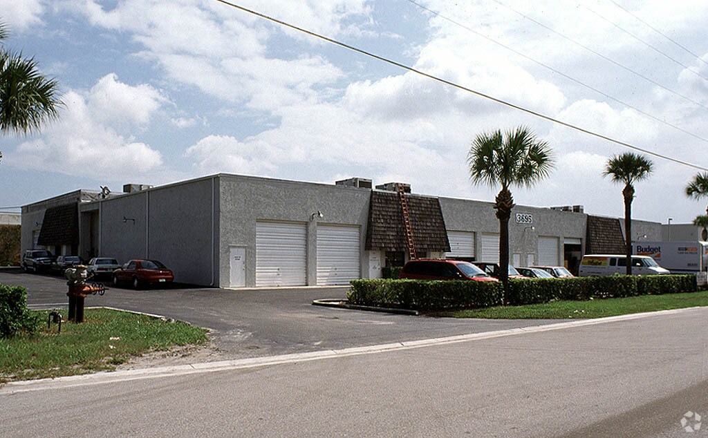 3695 Interstate Park Way, Riviera Beach, FL 33404 | LoopNet