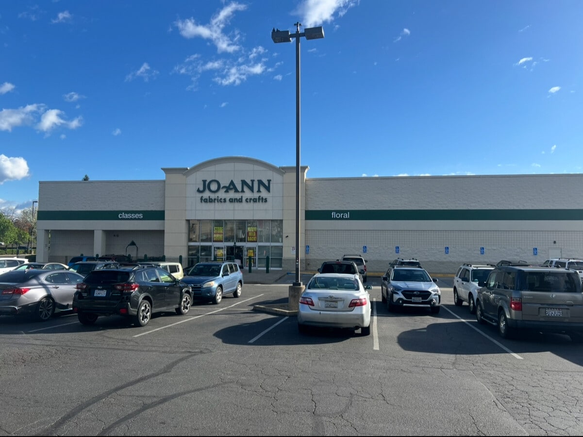 1175 Dana Dr, Redding, CA 96003 - JoAnn Fabrics | LoopNet