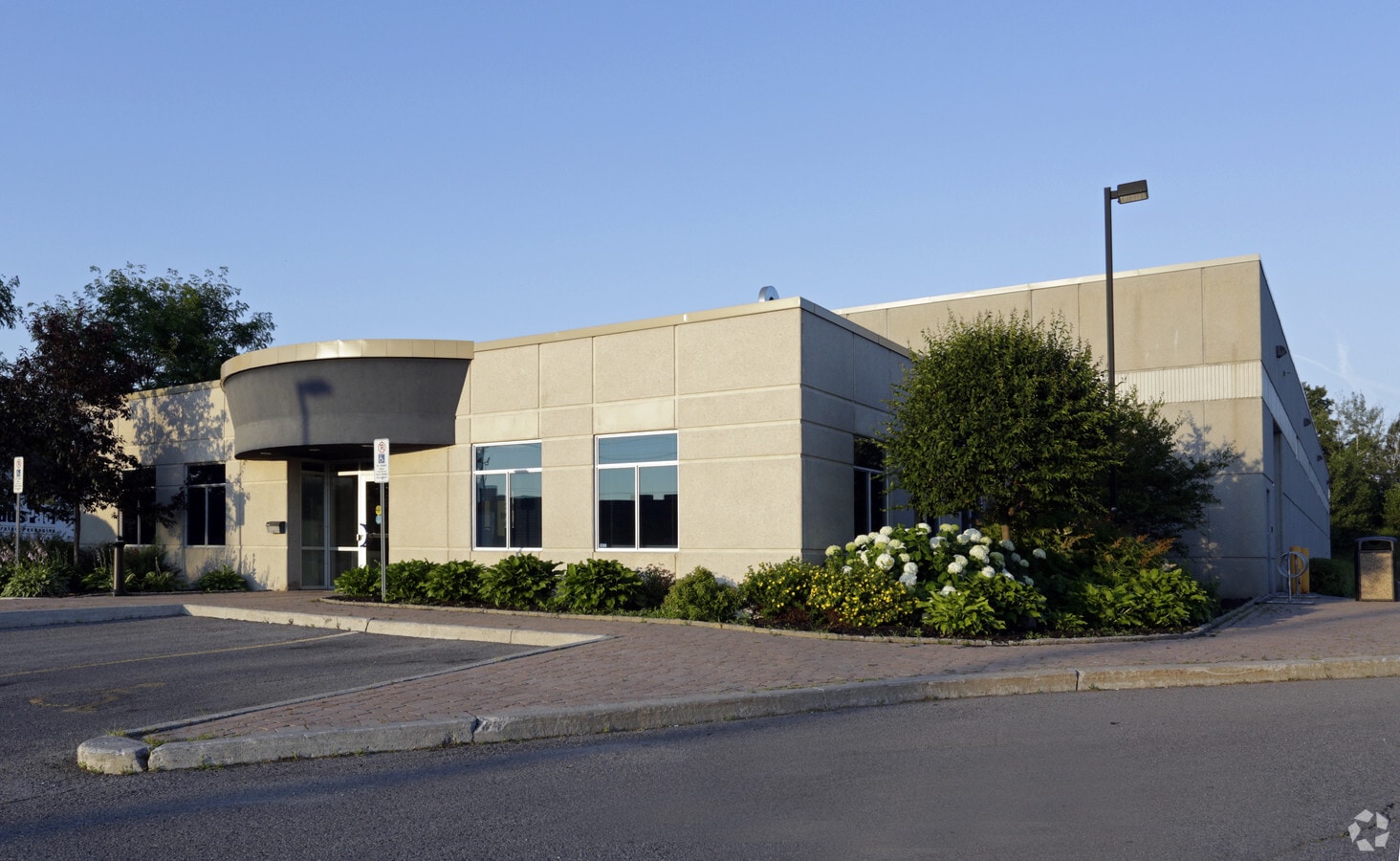 130 Iber Rd, Ottawa, ON K2S 1E9 | LoopNet