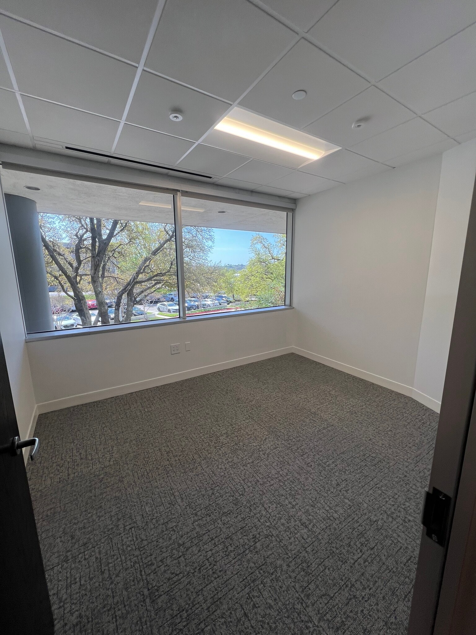 105 Decker Ct, Irving, TX 75062 - Crestview Tower | LoopNet
