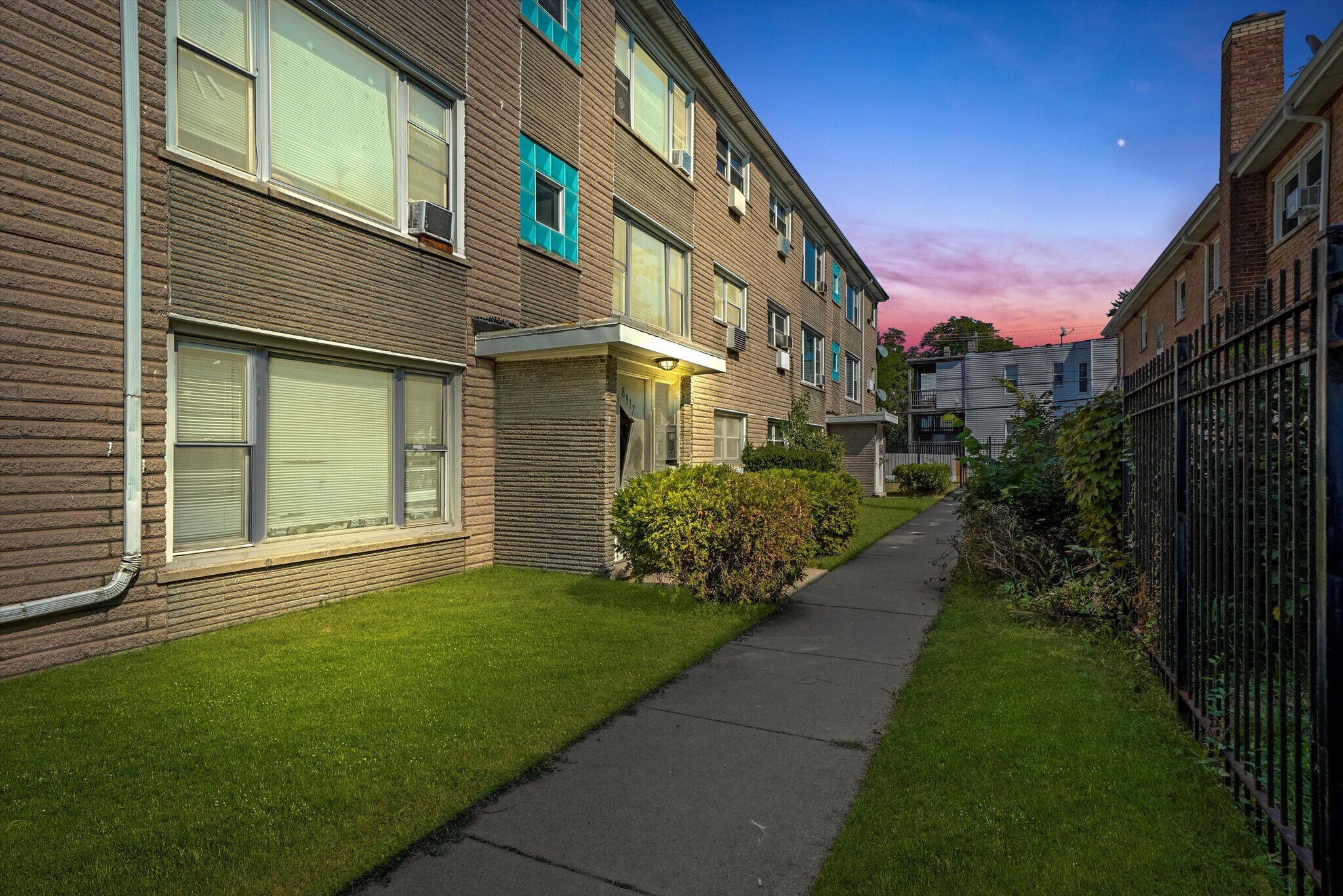 8917 S Cottage Grove Ave, Chicago, IL 60619 - Multifamily for Sale ...