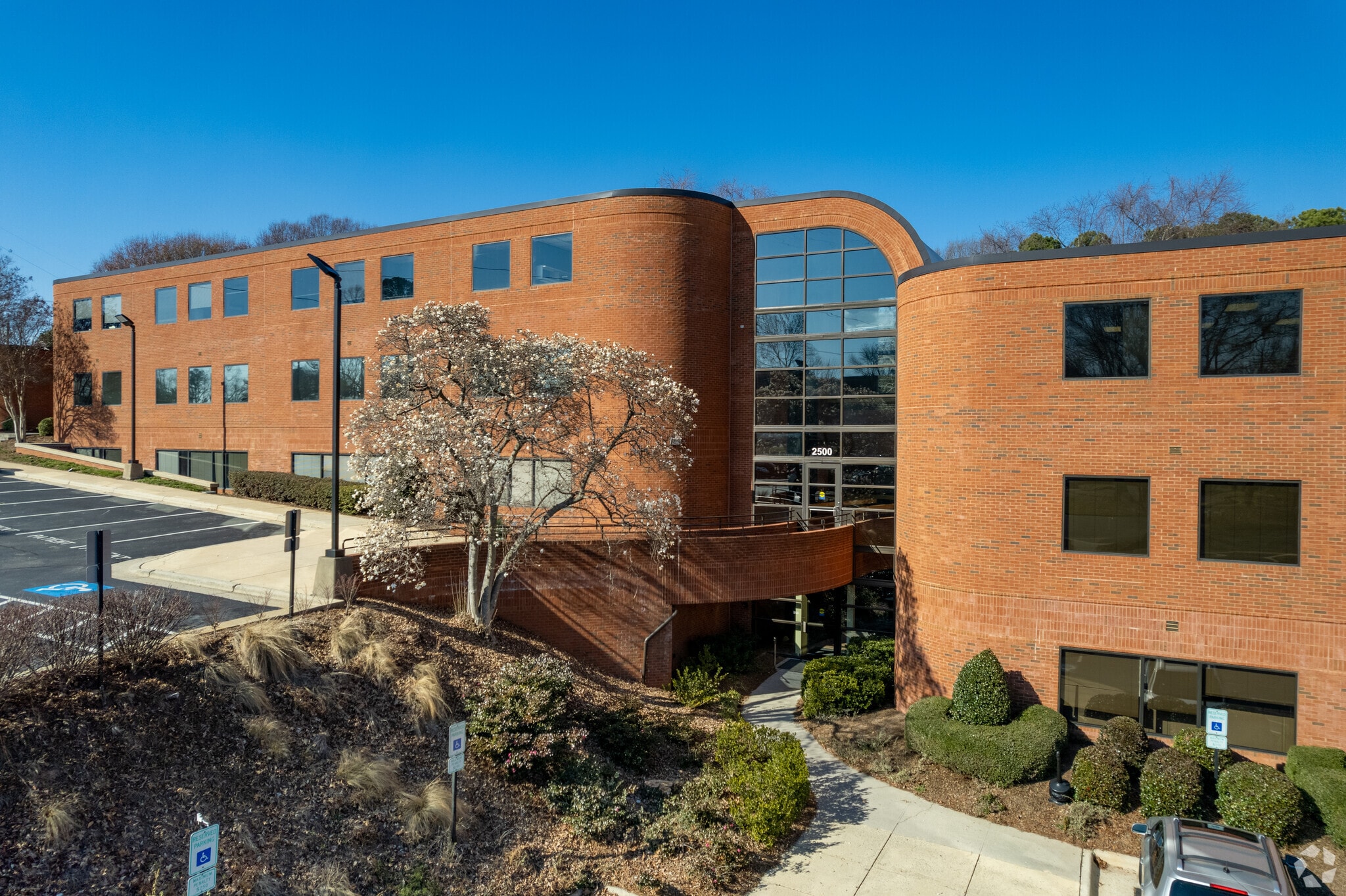 2500 Blue Ridge Rd, Raleigh, NC 27607 - Blue Ridge I | LoopNet