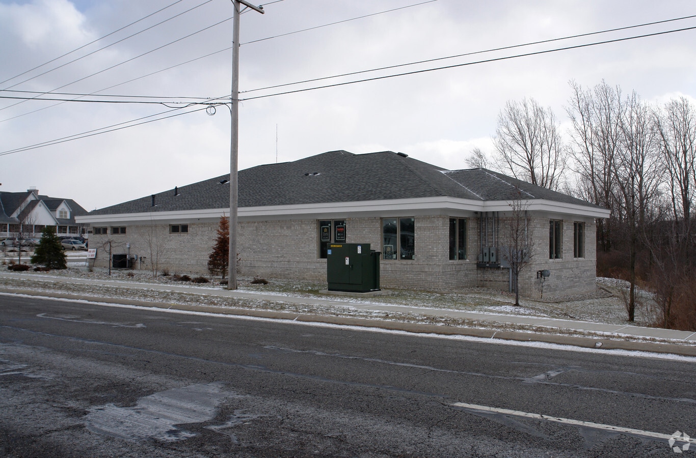 3276 E Jolly Rd, Lansing, MI 48910 | LoopNet