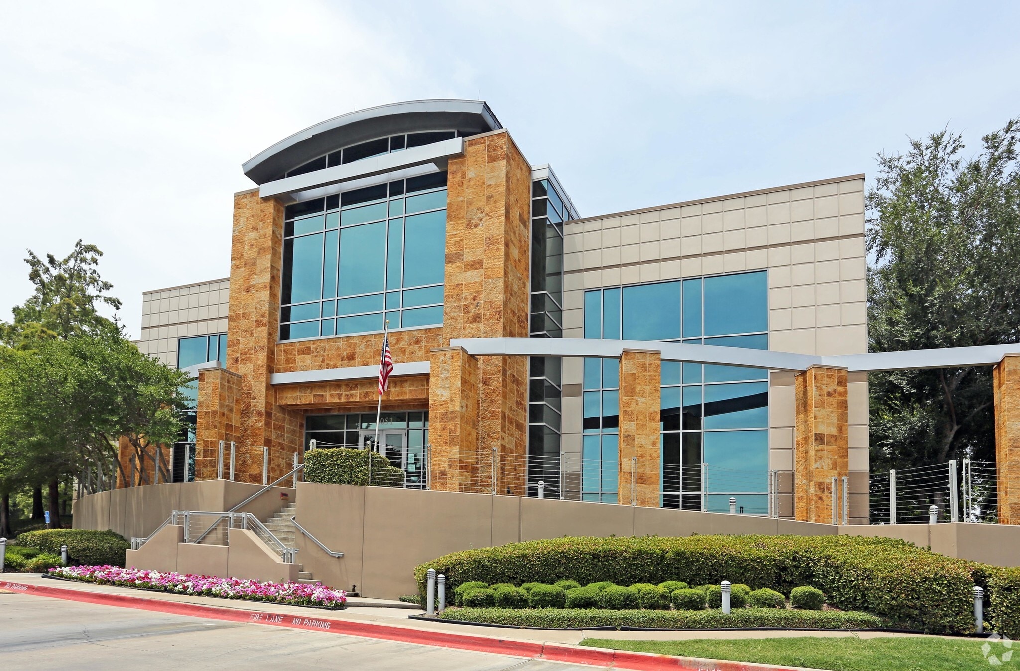Gateway Plaza - Irving, TX for Sale | LoopNet