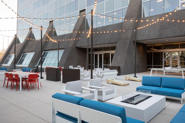 JLL - Dallas Commercial Listings & Brokers | LoopNet