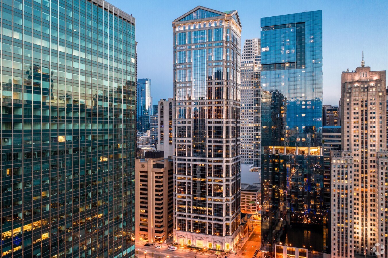 77 W Wacker Dr, Chicago, IL 60601 | LoopNet
