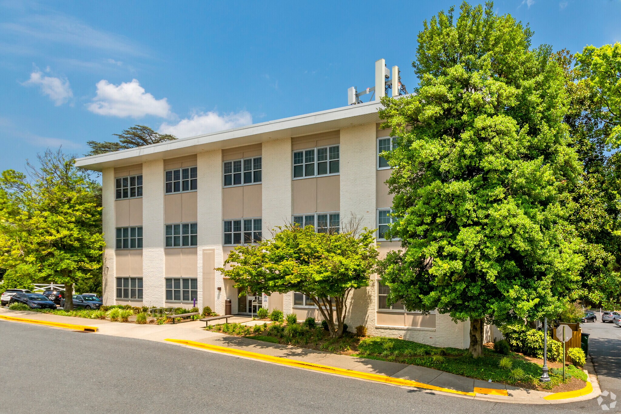 10401 Old Georgetown Rd, Bethesda, MD 20814 - Wildwood Manor | LoopNet