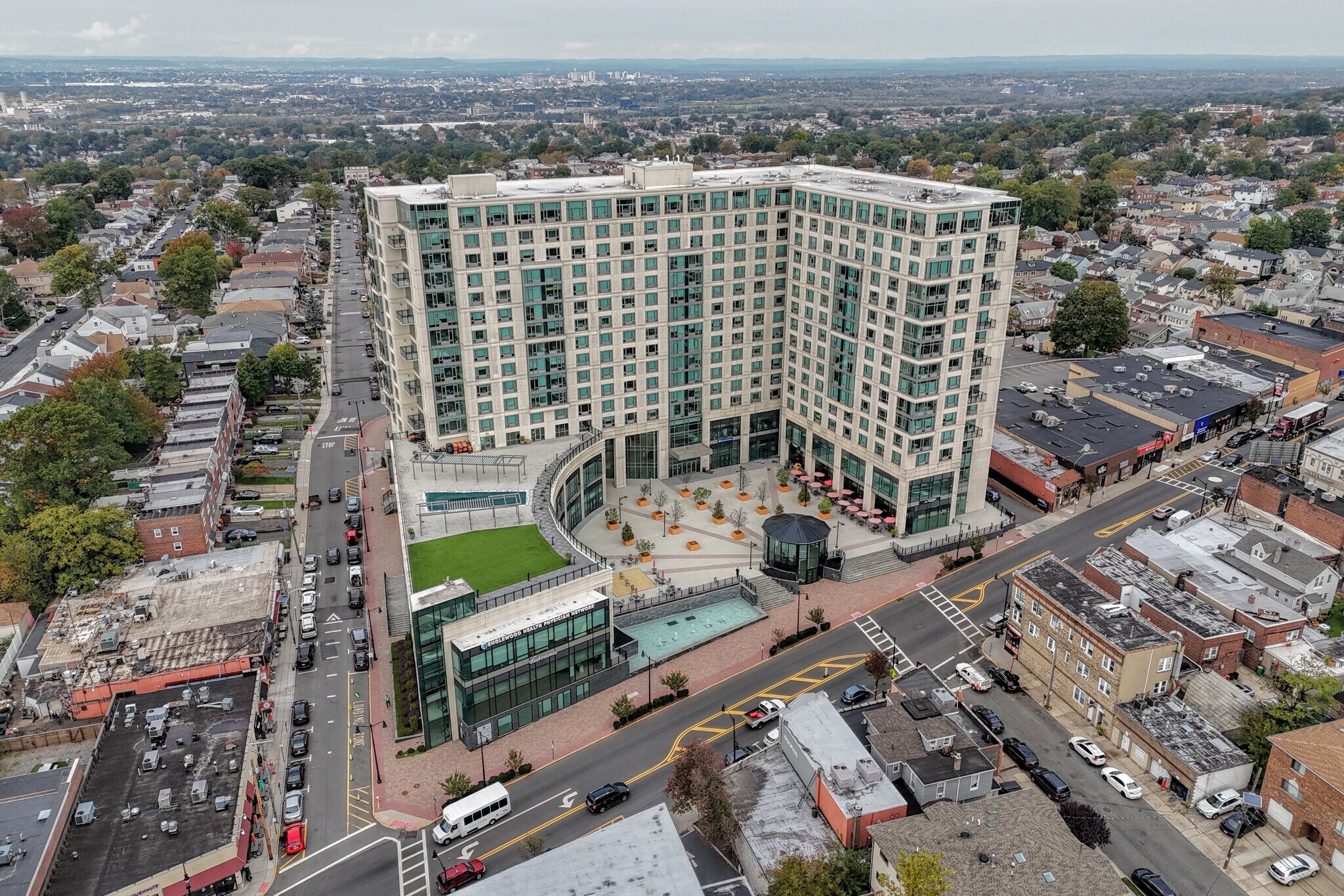 695 Anderson Avenue, Cliffside Park, NJ 07010 - THE TOWNE CENTRE | LoopNet