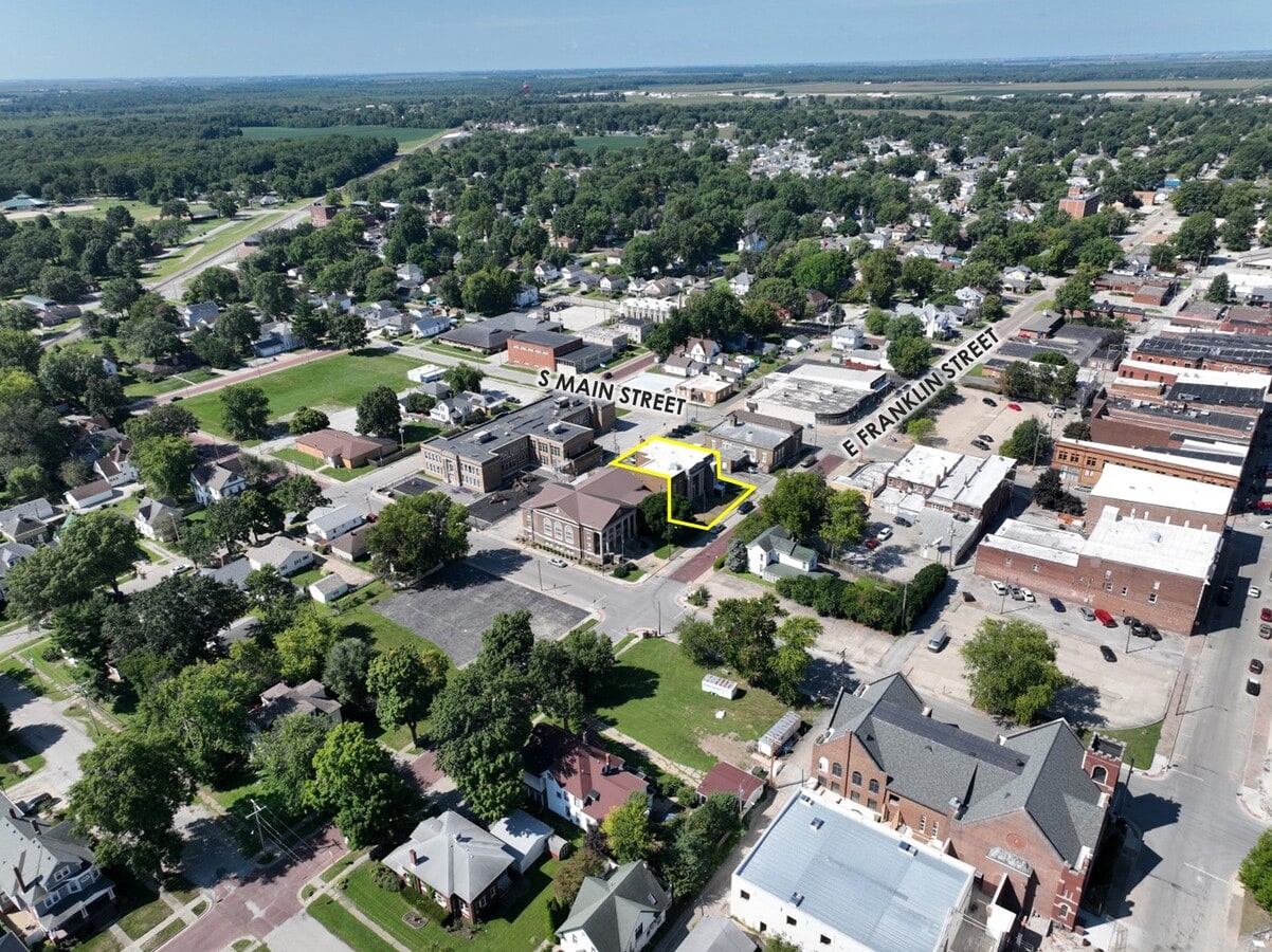 114 E Franklin St, Taylorville, IL 62568 | LoopNet