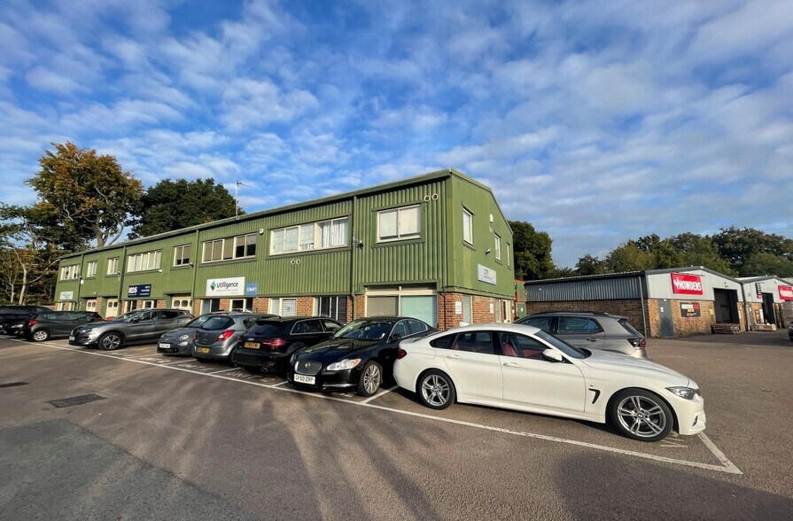 Bridge Rd, Haywards Heath, RH16 1TX | LoopNet