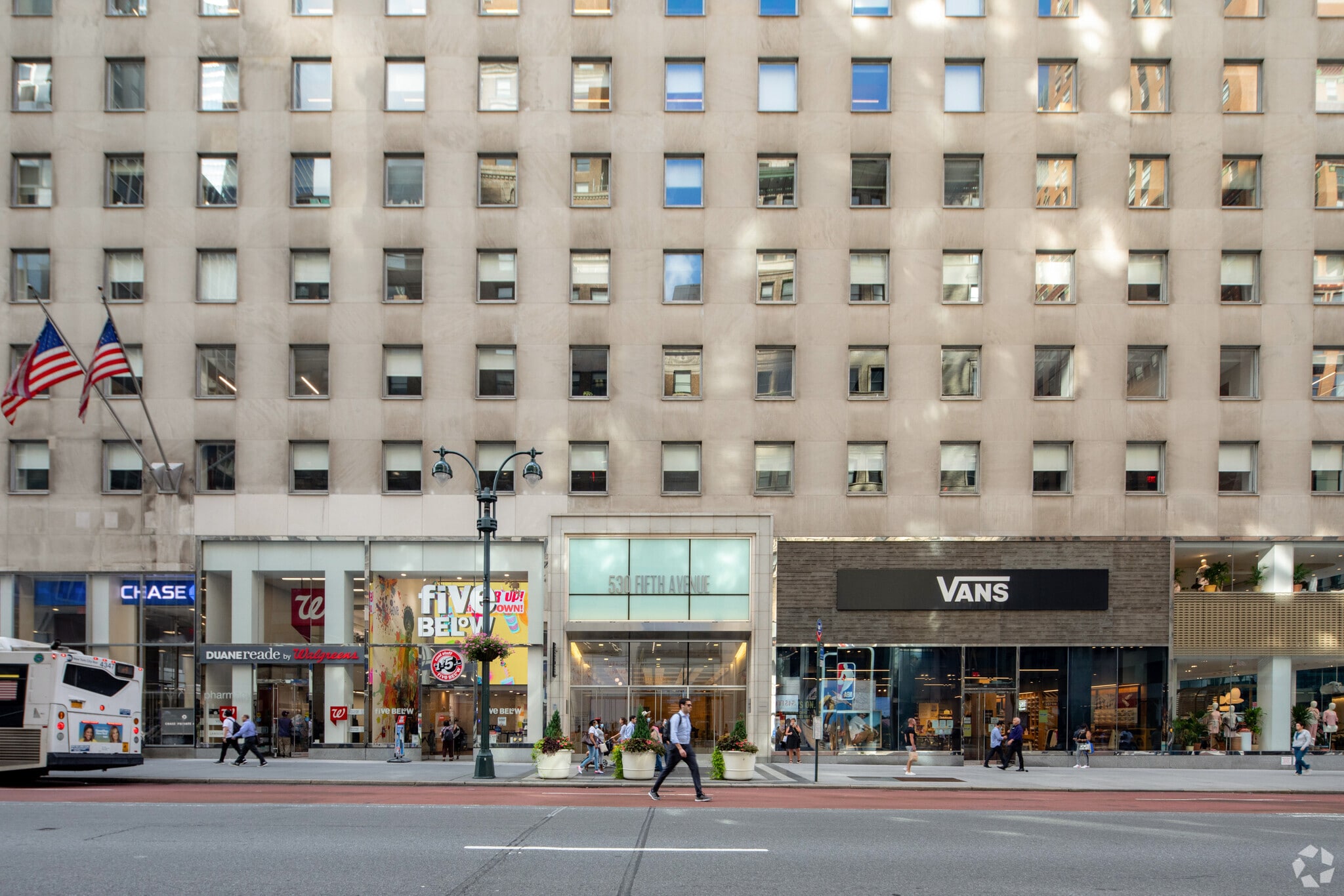 530 Fifth Ave, New York, NY 10036 - Convene 530 Fifth Avenue | LoopNet
