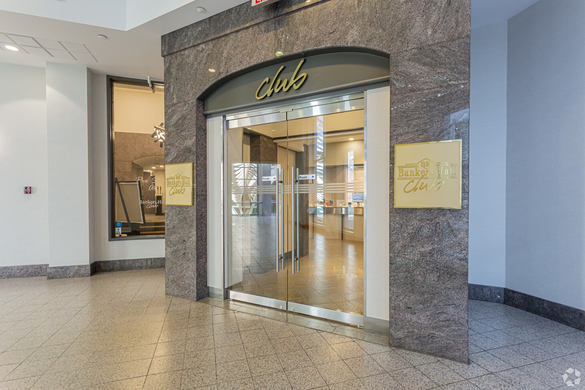 335 8th Ave SW, Calgary, AB T2P 1C9 - Royal Bank Building | LoopNet