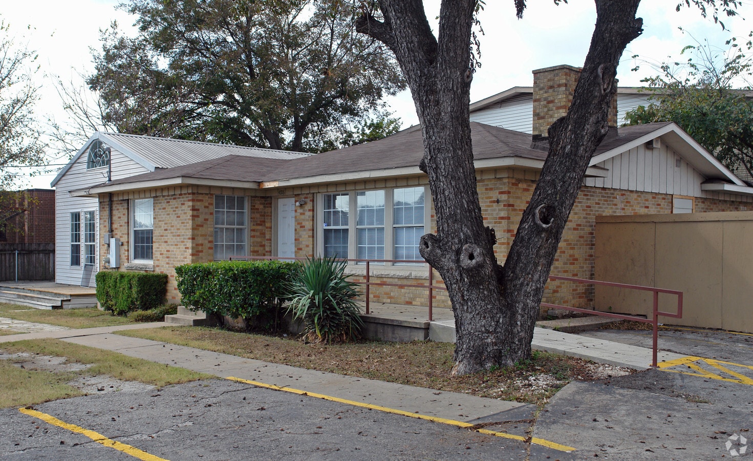 4706 N Interstate 35, Austin, TX 78751 | LoopNet