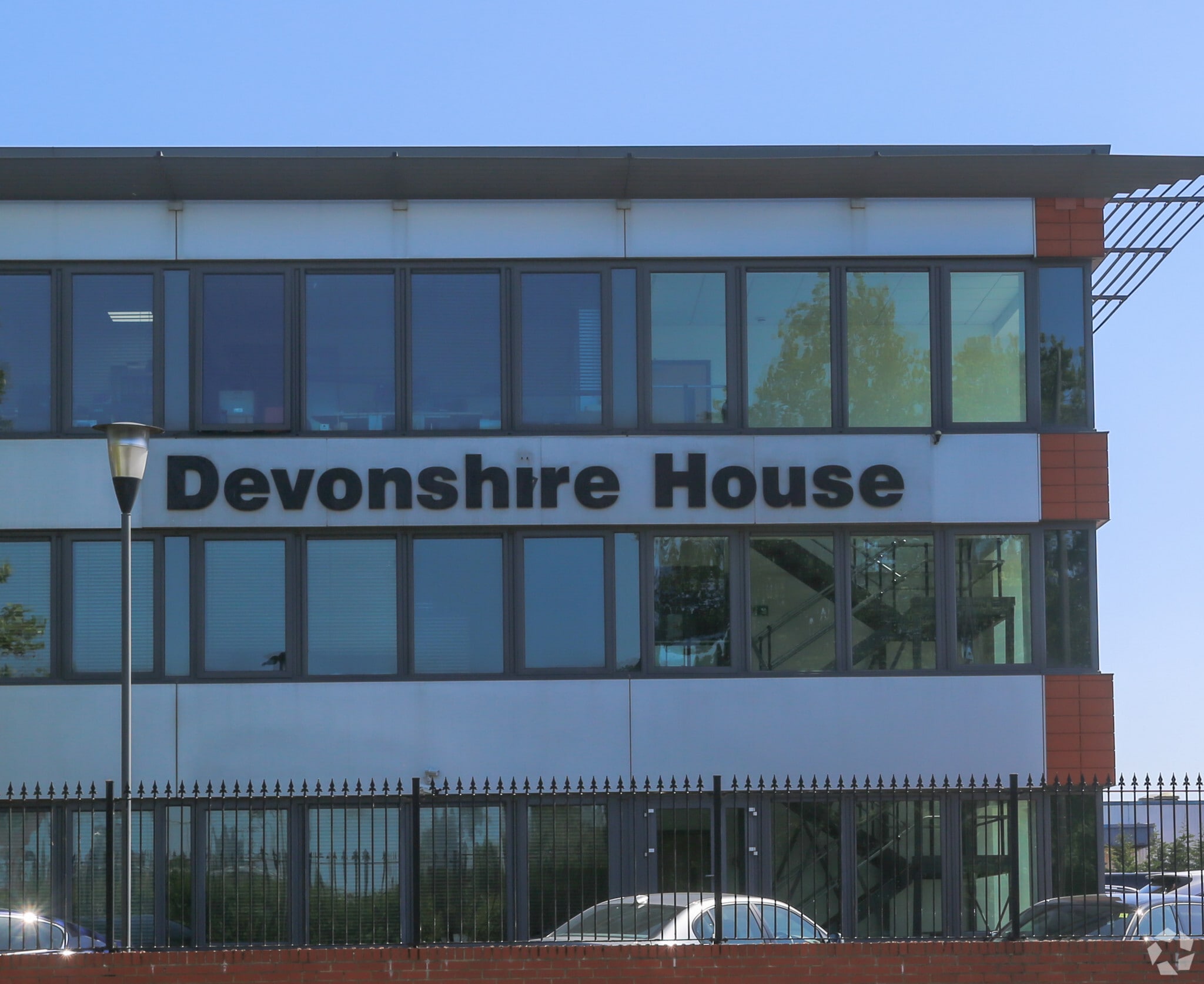582 Honeypot Ln, Stanmore, MDS HA7 1JS - Devonshire House | LoopNet