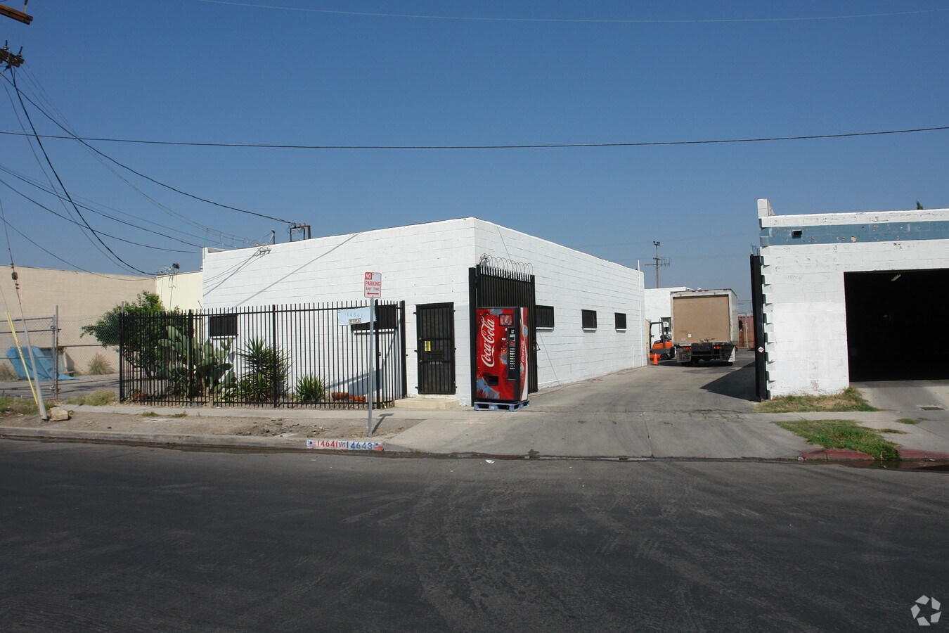 14641-14643 Lull St, Van Nuys, CA 91405 - Industrial for Sale | LoopNet