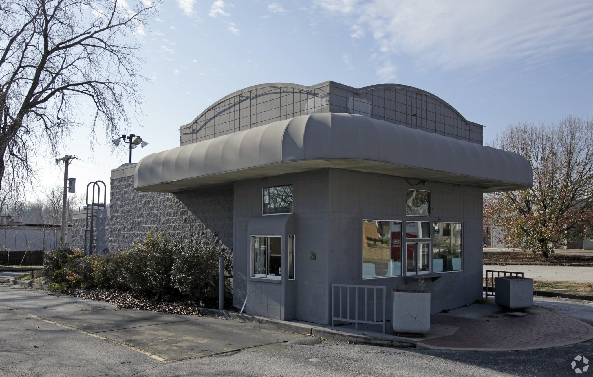 8100 / 8106 / 8124 Manchester Rd. - Saint Louis, MO for Sale | LoopNet