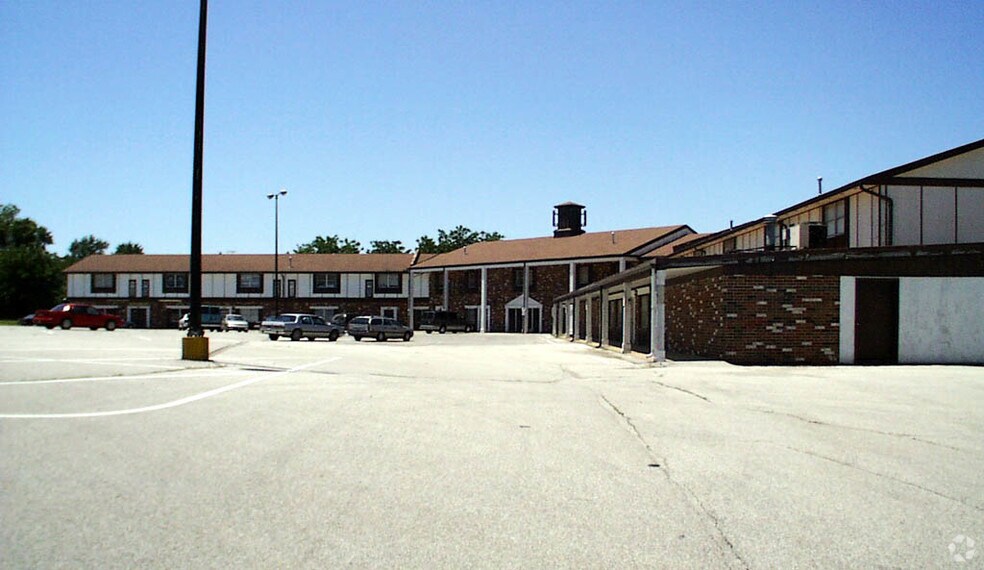 3145-3159 Fee Fee Rd, Bridgeton, MO 63044 - Bridgecrest Center | LoopNet