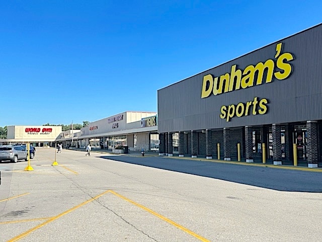 822 W Mckinley Ave, Mishawaka, IN 46545 - Mckinley Town & Country Shopping Centre | LoopNet