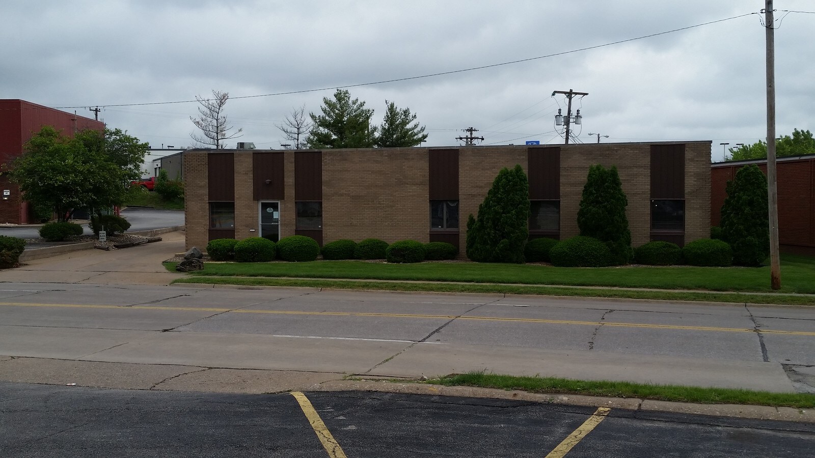 250 W 35th St, Davenport, IA 52806 | LoopNet