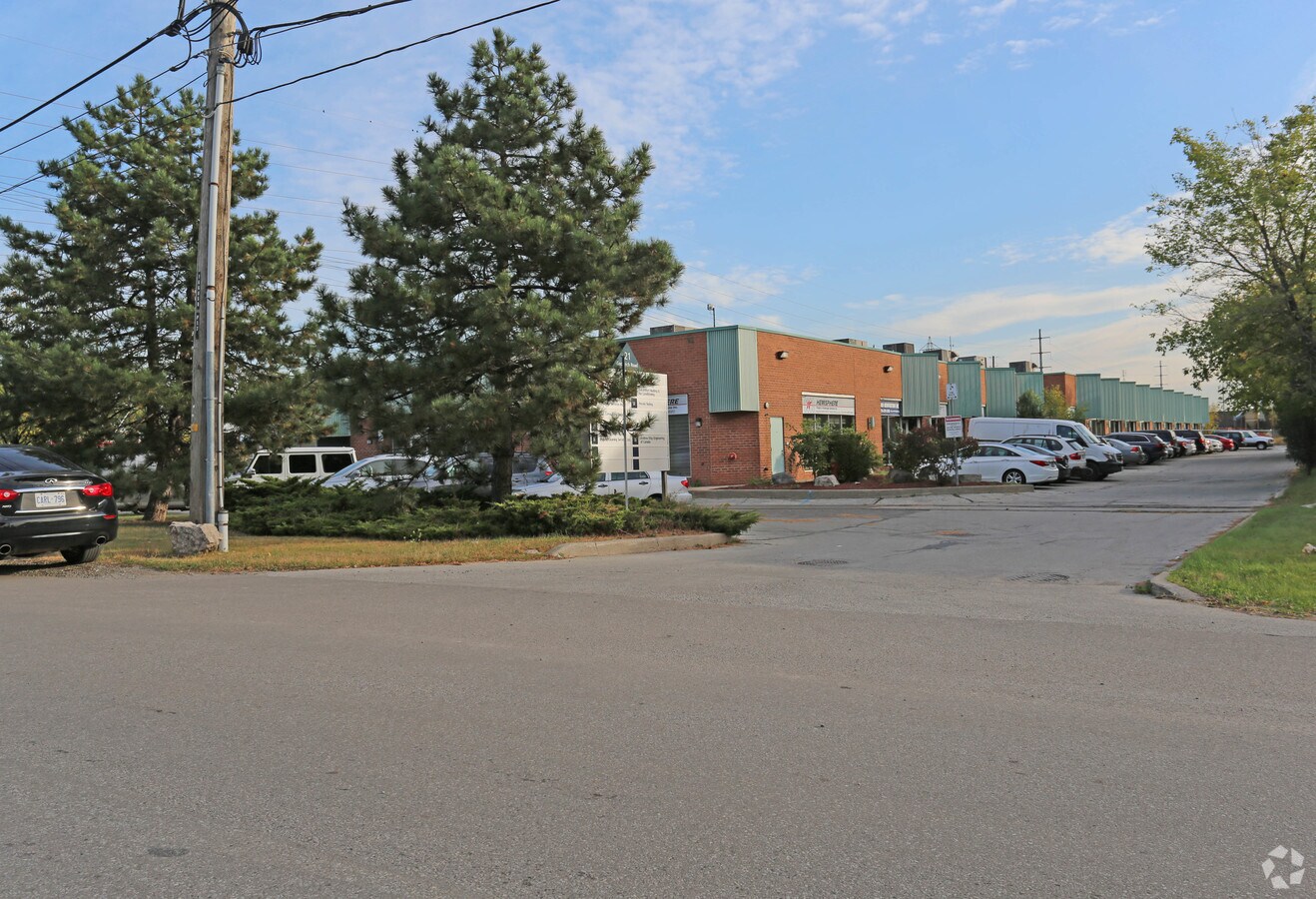 21 Goodrich Rd, Toronto, ON M8Z 6A3 | LoopNet