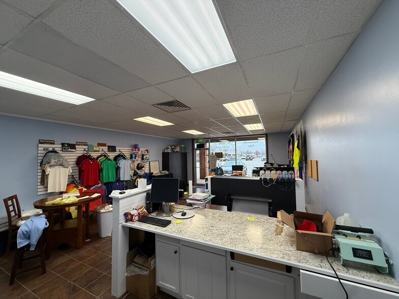 6000 N Clinton St, Fort Wayne, IN 46825 - Washington Square | LoopNet