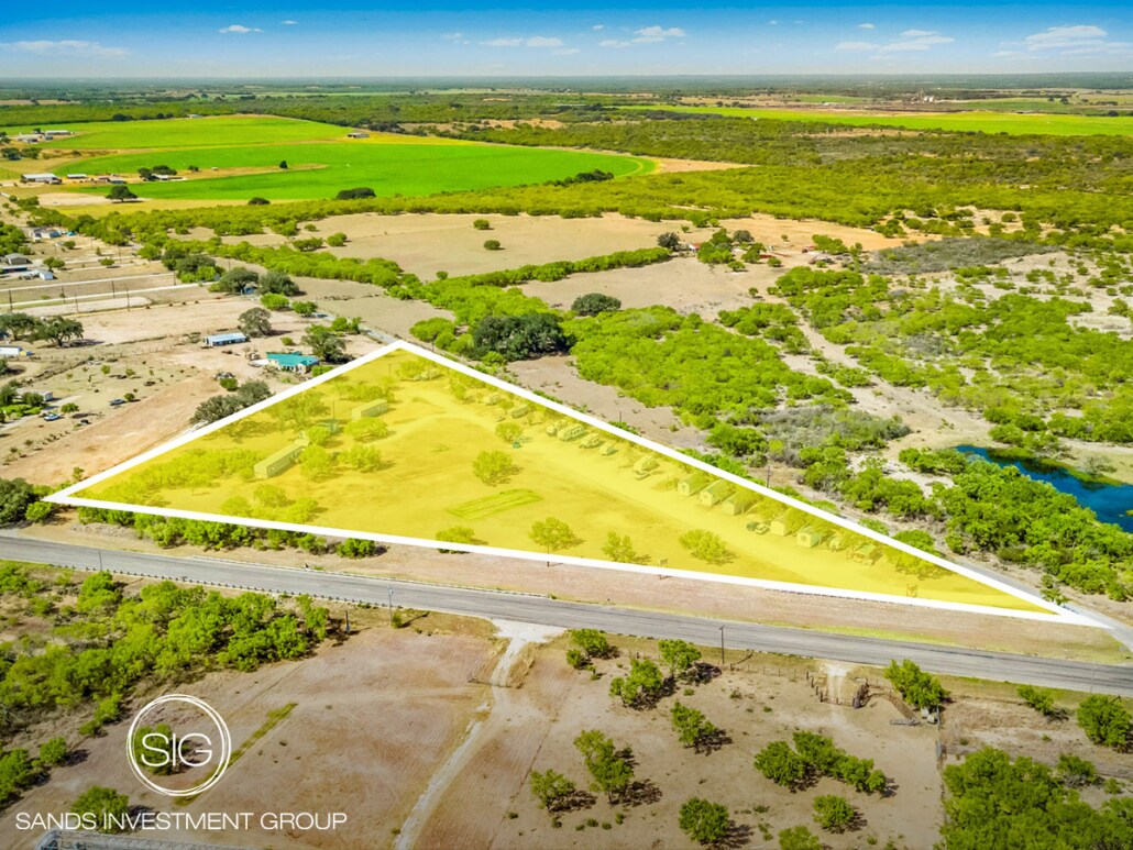 143 CR 7718, Devine, TX 78016 | LoopNet