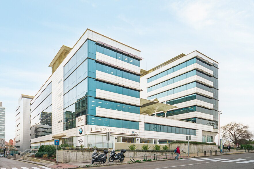 Avenida De Fuente De La Mora, 1, 28050 Madrid - Edificio Novus | LoopNet