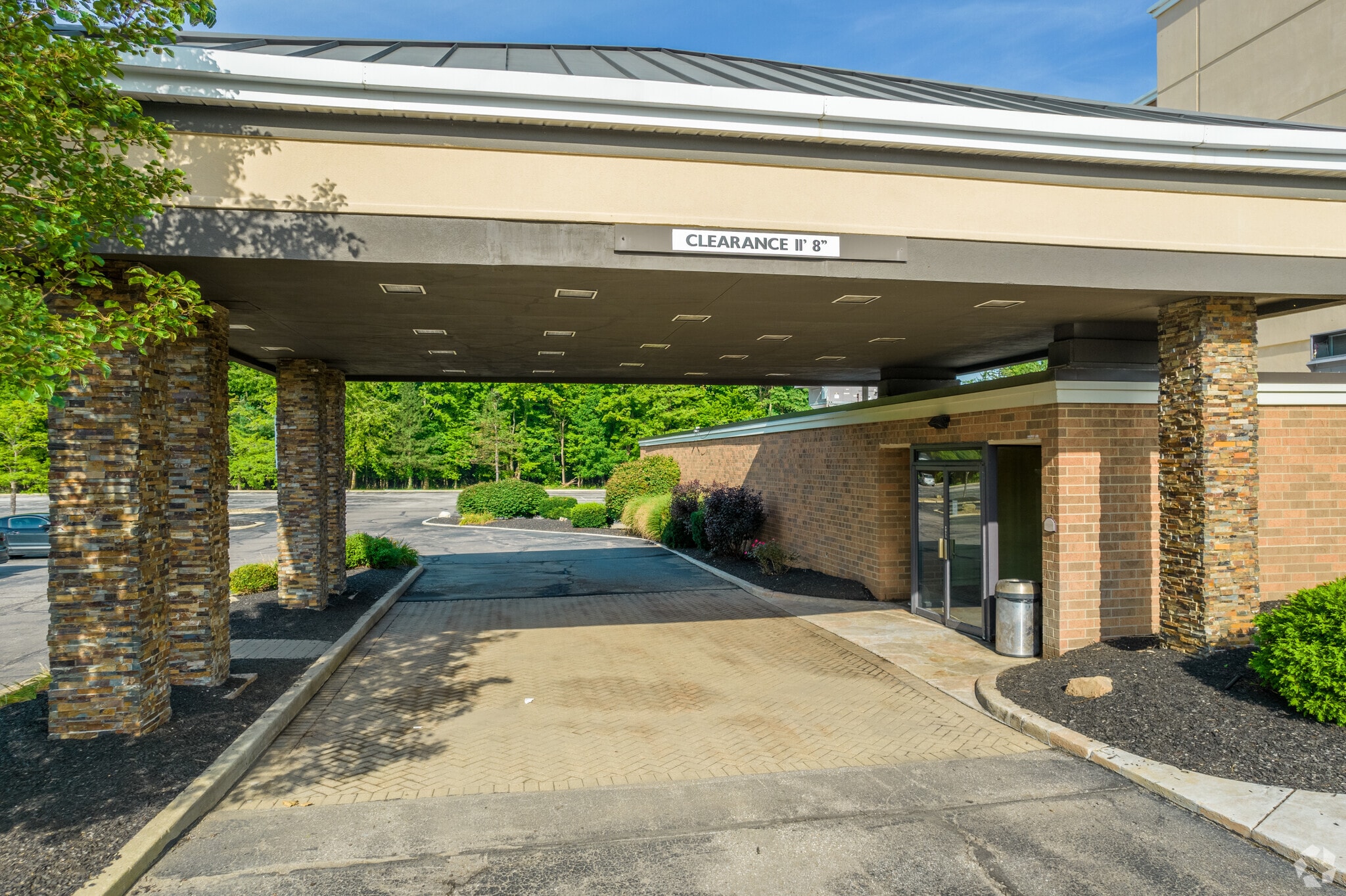 7230 Engle Rd, Middleburg Heights, OH 44130 - Crowne Plaza Cleveland ...