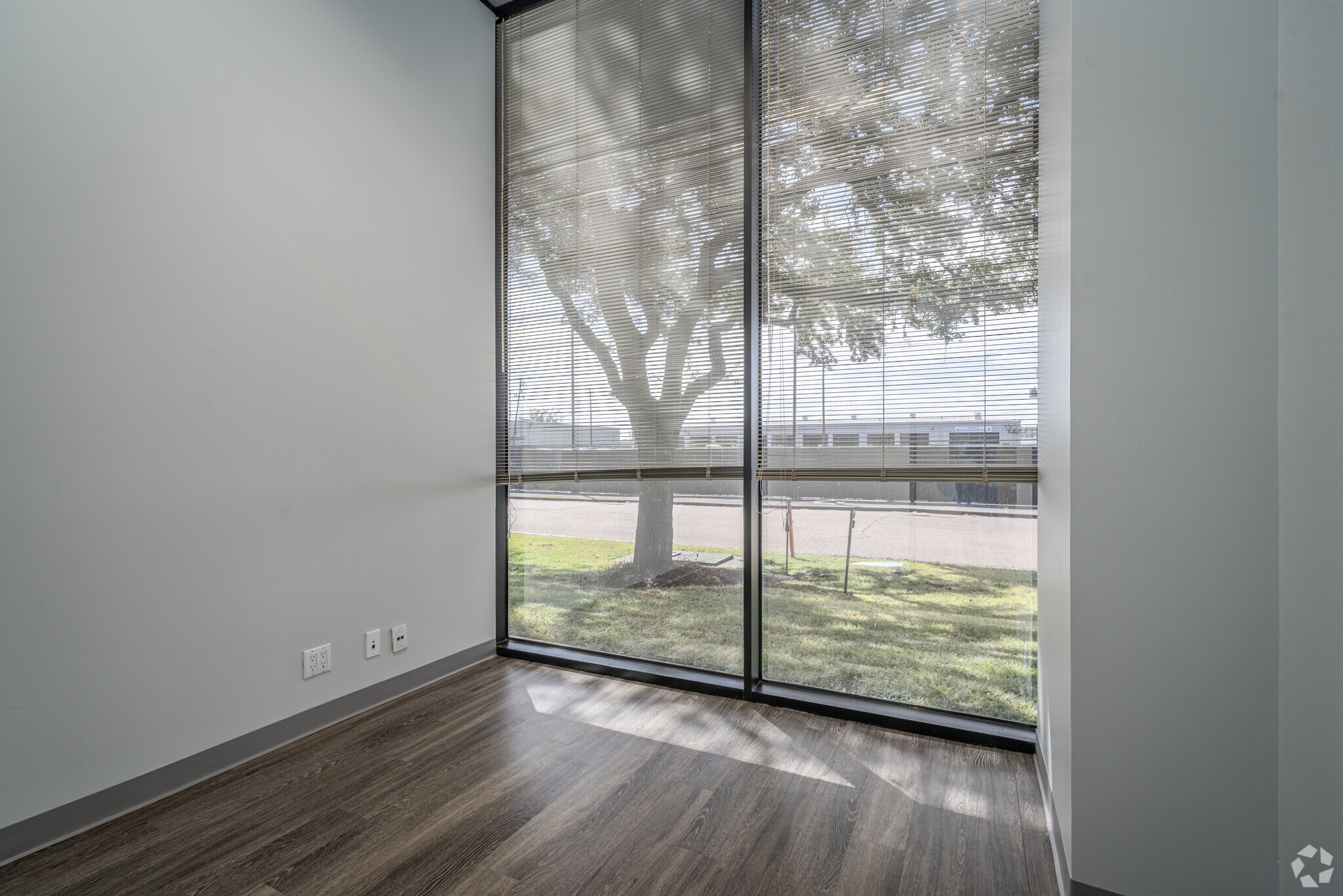 6671 Southwest Fwy, Houston, TX 77074 - Southwest Center | LoopNet