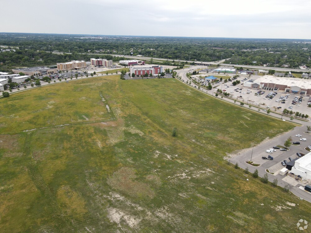 3940 Fountain Square Pl, Waukegan, IL 60085 | LoopNet