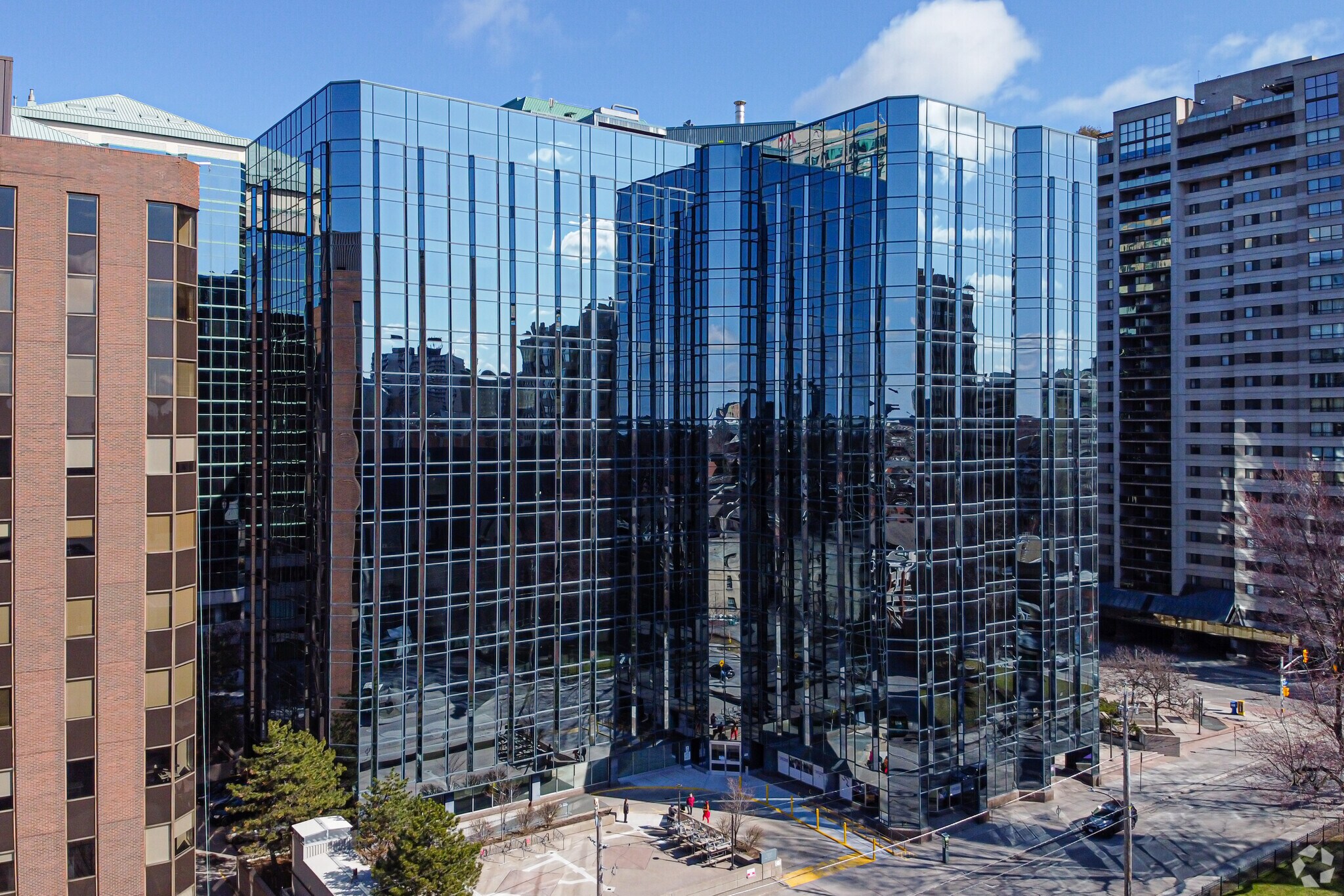 200 Kent St, Ottawa, ON K2P 2J8 - Centennial Towers | LoopNet