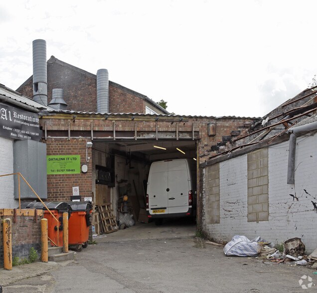 8 Cranborne Rd, Potters Bar, EN6 3AH | LoopNet