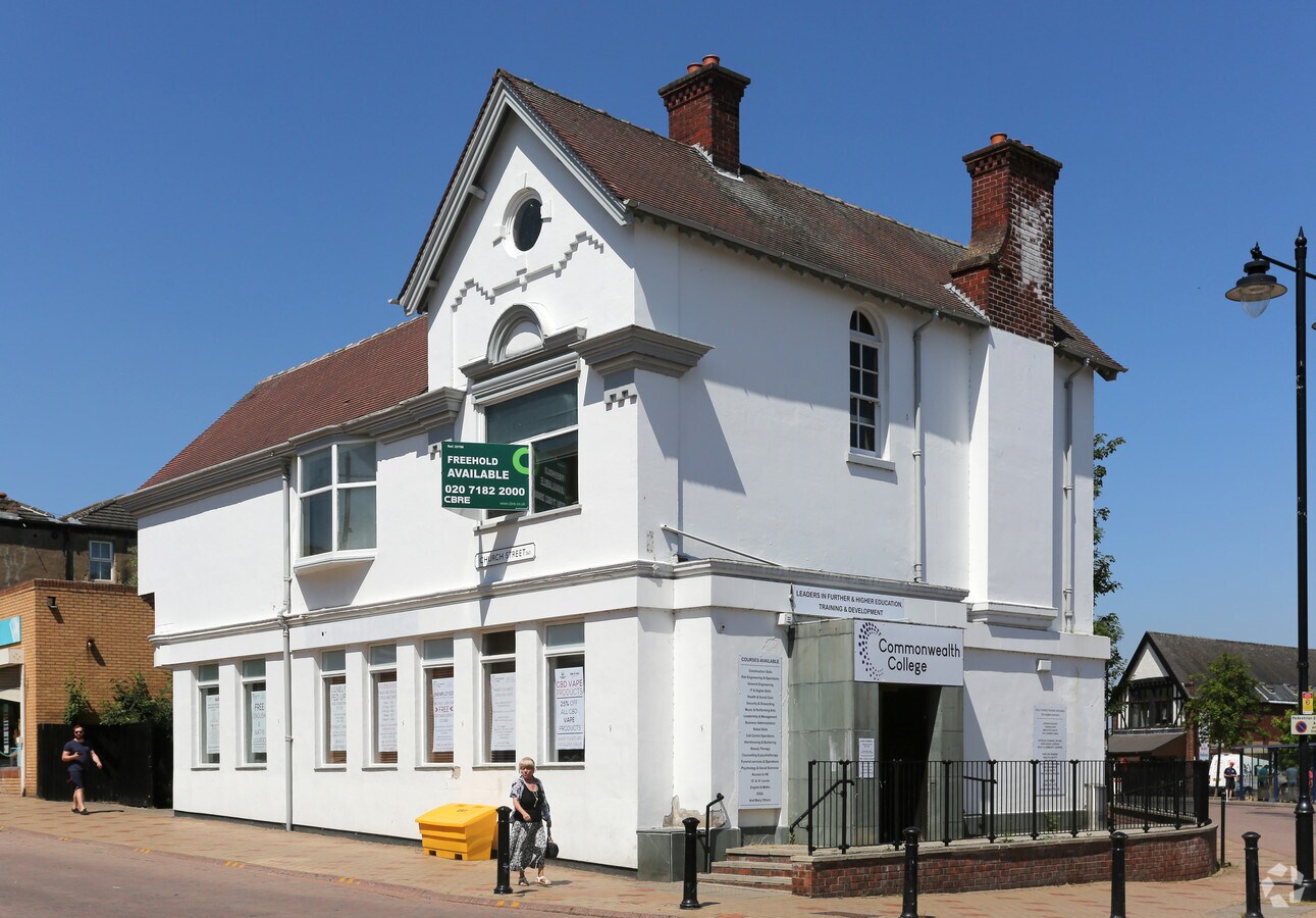 Montgomery Rd, Rotherham, S63 7QN | LoopNet