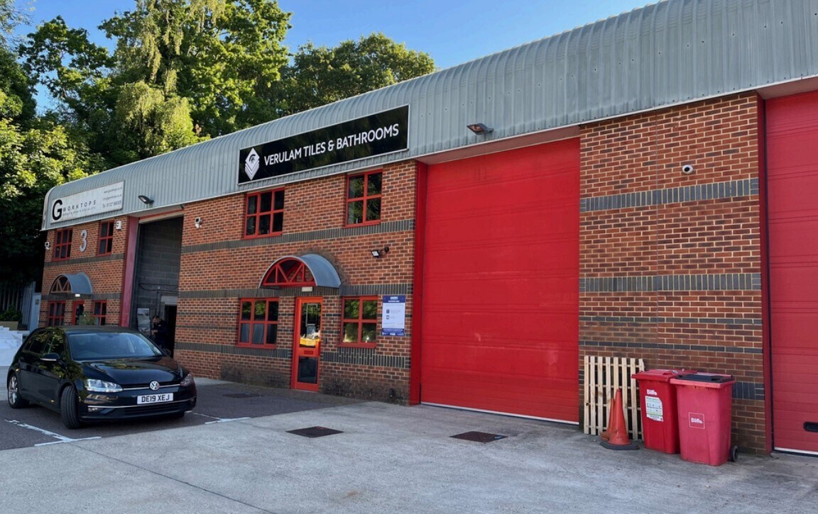 Campfield Rd, St Albans, AL1 5HN - The Dencora Centre | LoopNet