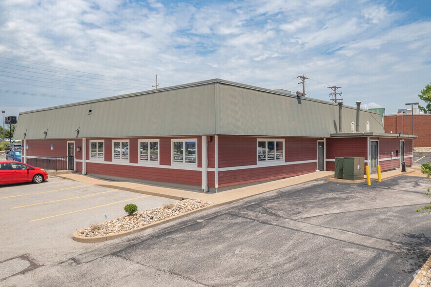 9838 Watson Rd, Saint Louis, MO 63126 - Red Lobster | LoopNet
