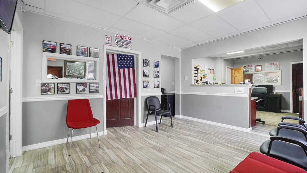 10 Jerusalem Ave, Hempstead, NY 11550 - Retail for Sale | LoopNet