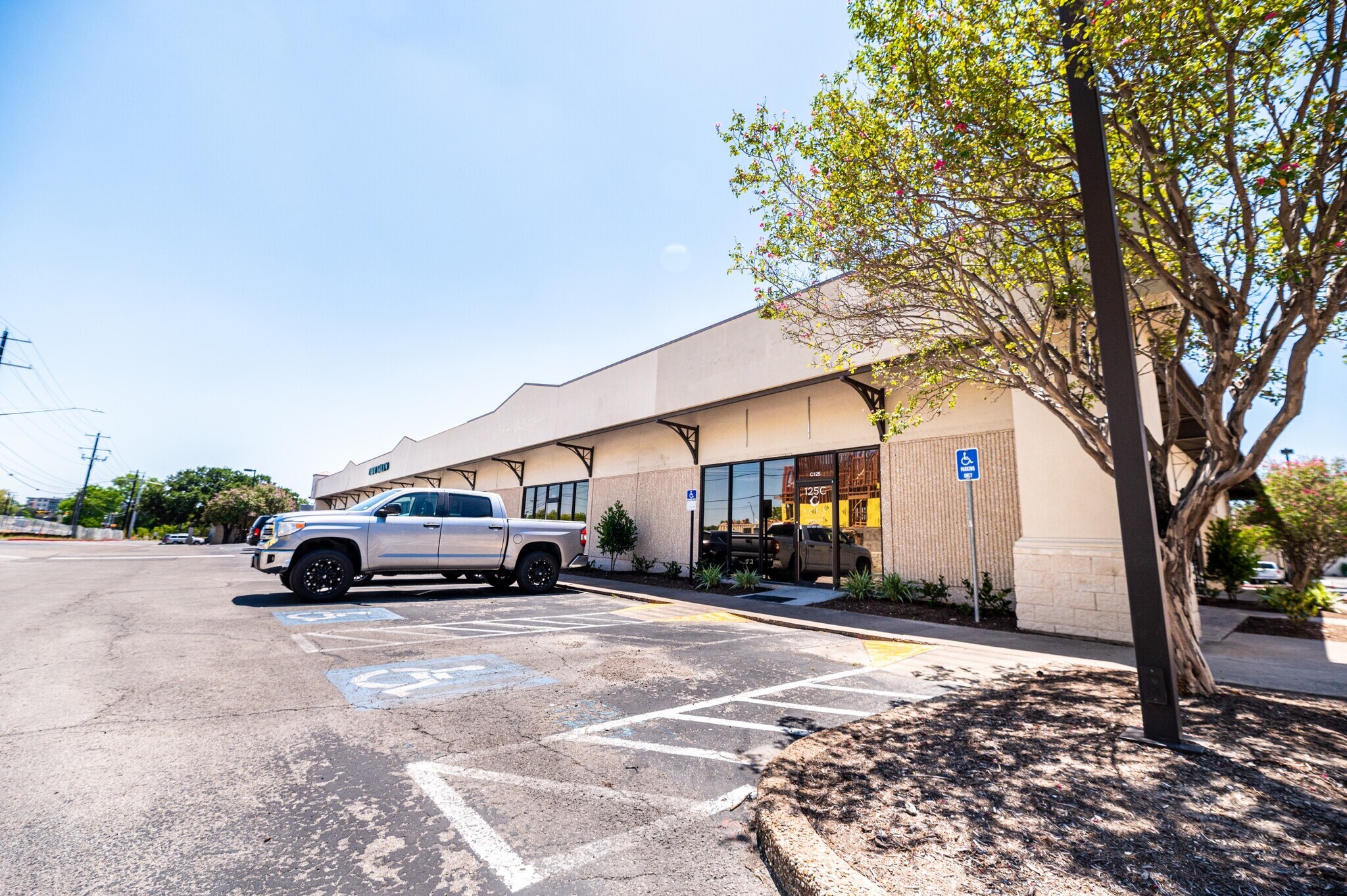 5555 N Lamar Blvd, Austin, TX 78751 - Lamar Business Park | LoopNet