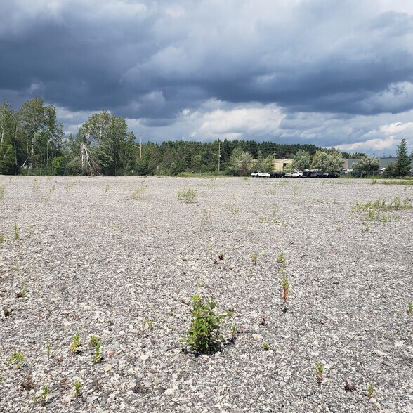 Hawthorne Rd, Ottawa, ON K1G 3N4 - Hawthorne / Leitrim Road | LoopNet