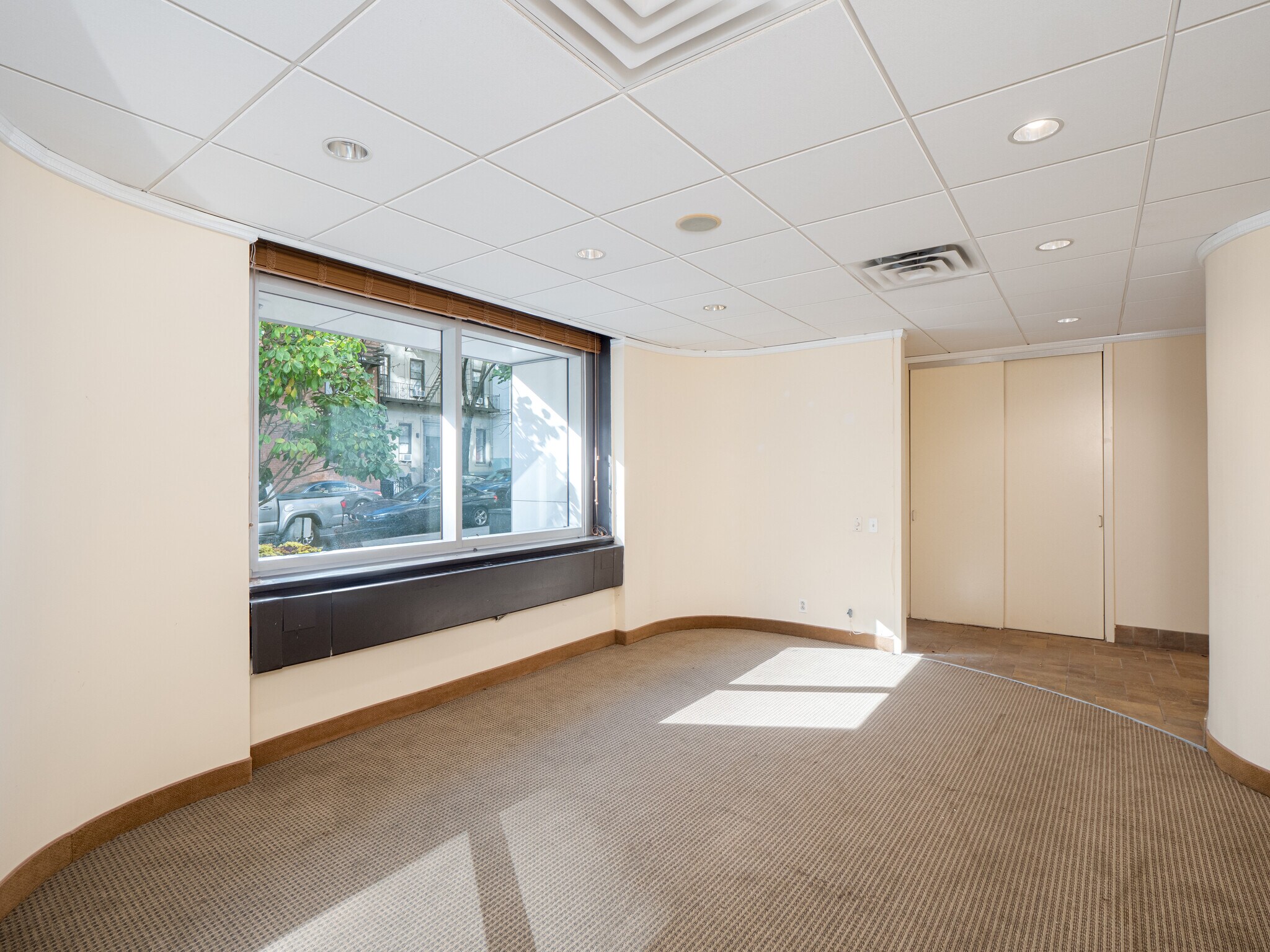 211 E 70th St, New York, NY 10021 - 211 East 70th Street | LoopNet