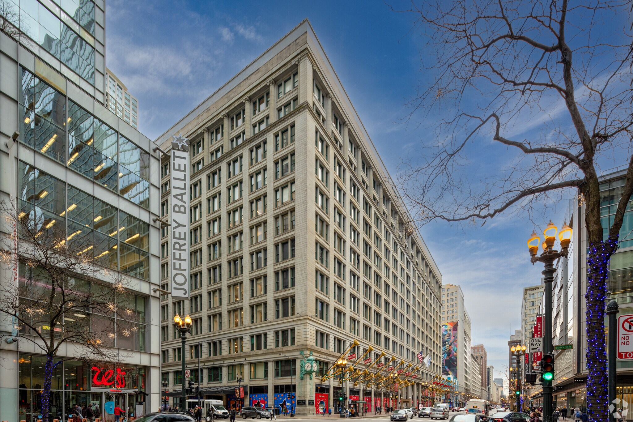 24 E Washington St, Chicago, IL 60602 - Industrious Millennium Park | LoopNet